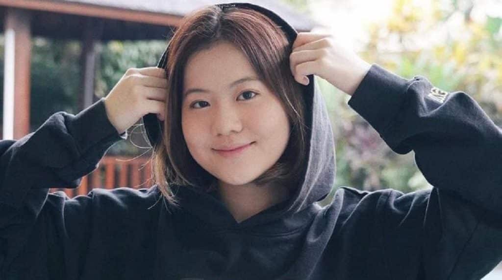 Profil von Evos Funi, dem schönen Profispieler, der jetzt die ...