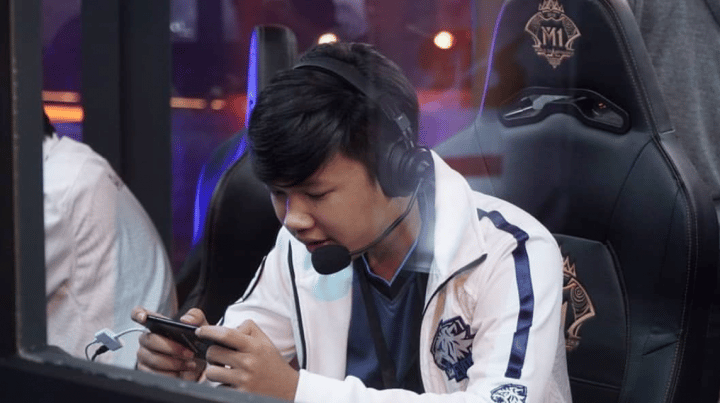 Biodata dan Prestasi Sang El Profesor, EVOS Luminaire!